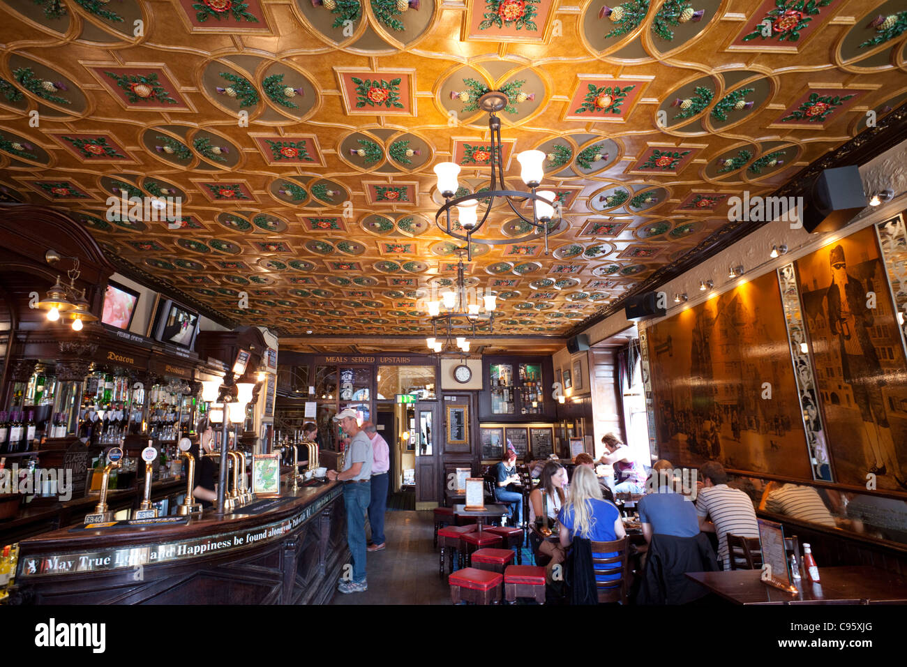 Pub interior edinburgh scotland hi-res stock photography and images - Alamy