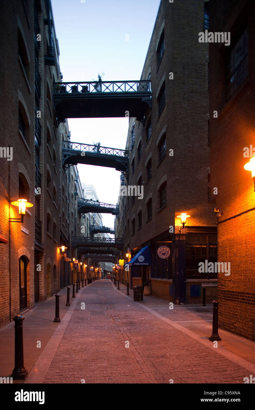 Thames street lights hi-res stock photography and images - Alamy