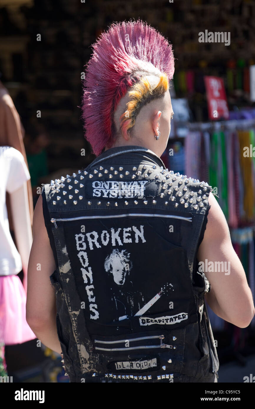 Punk mohican london hi-res stock photography and images - Alamy