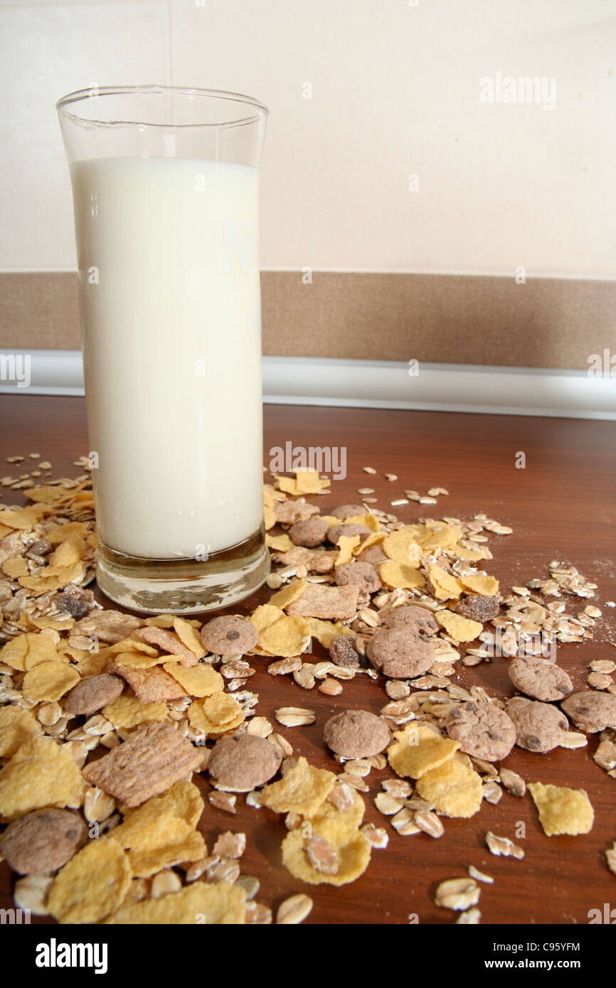 Healthy morning meal: corn flakes Stock Photo - Alamy