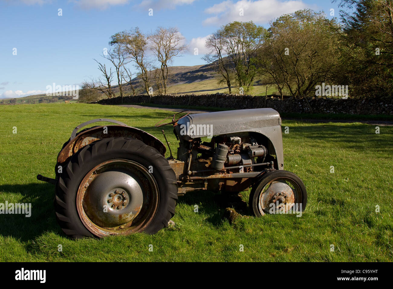 Old grey ferguson tractor hi-res stock photography and images - Alamy
