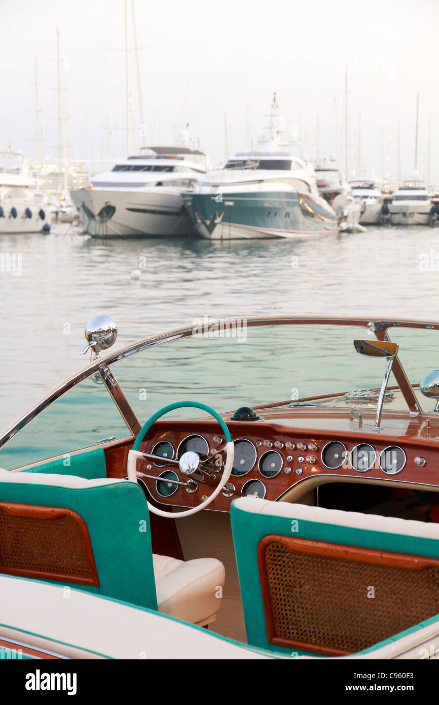 Motorboat wooden old vintage classic Stock Photo - Alamy