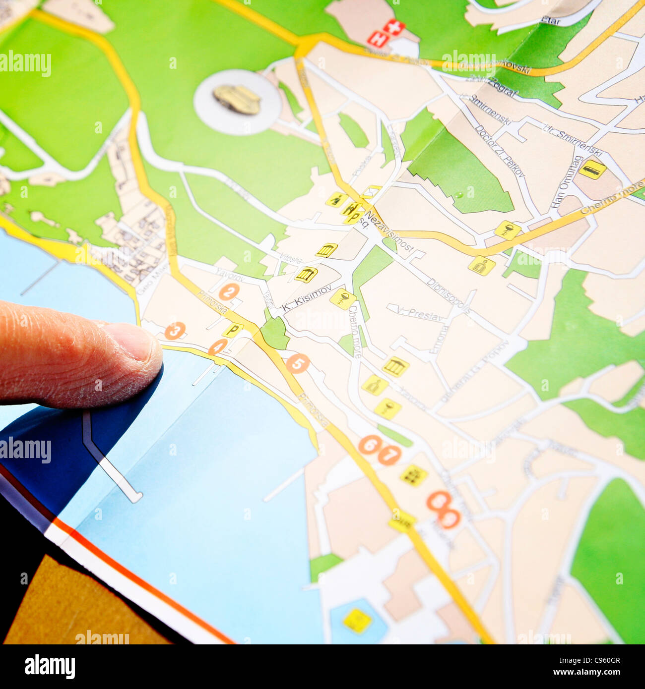 Man checking a city map Stock Photo - Alamy