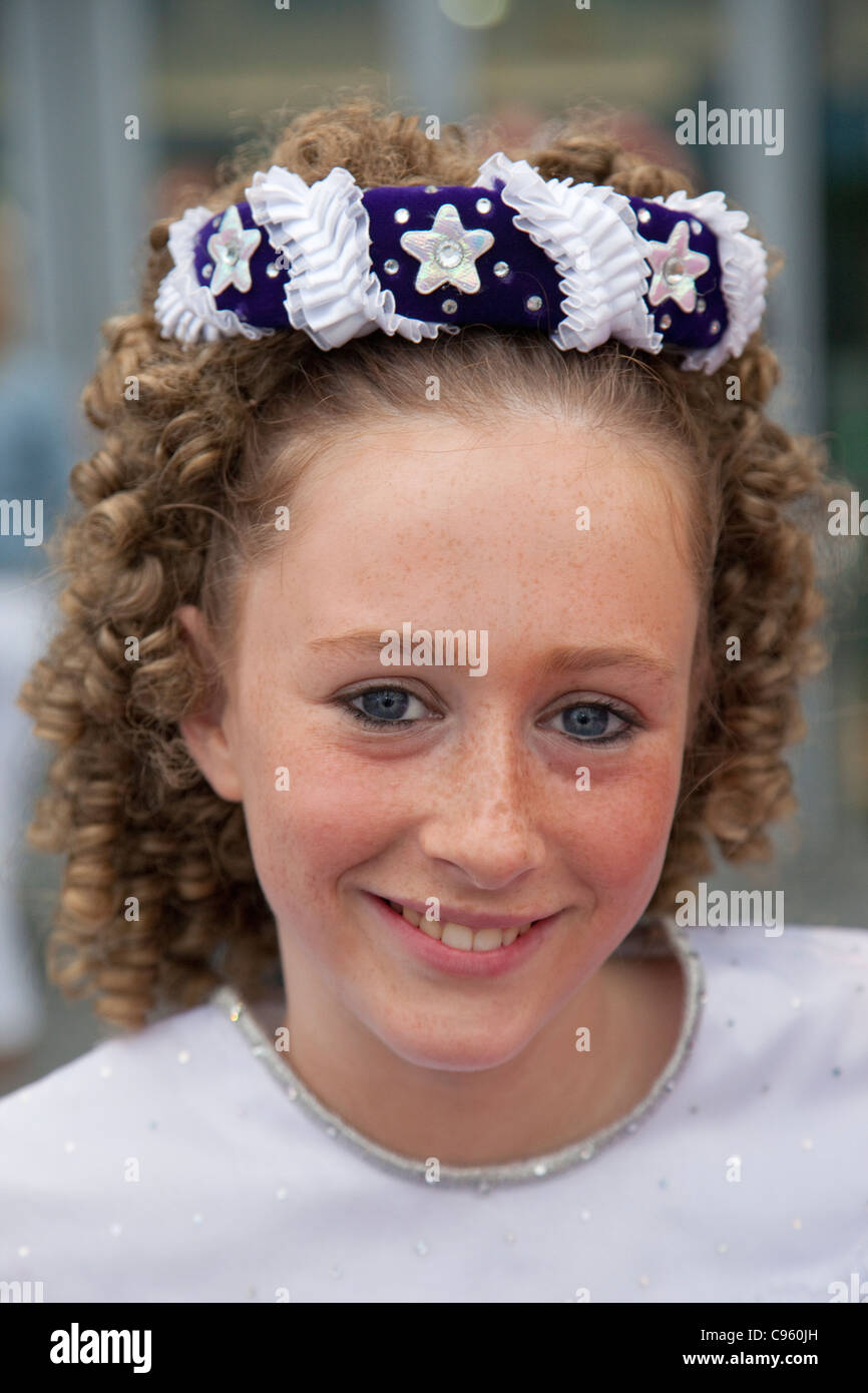 Republic of Ireland, Girl in Irish Dancing Costume Stock Photo - Alamy