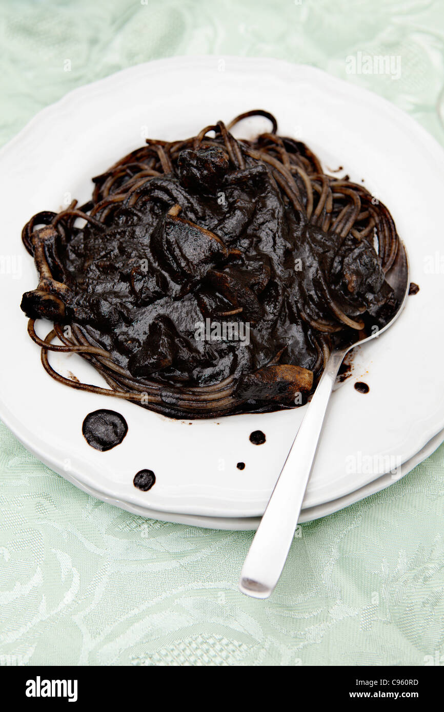 Octopus ink hi-res stock photography and images - Alamy