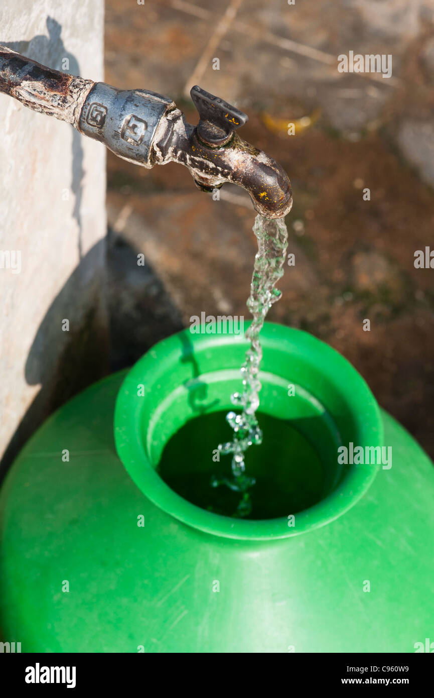 Water tap india hi-res stock photography and images - Alamy