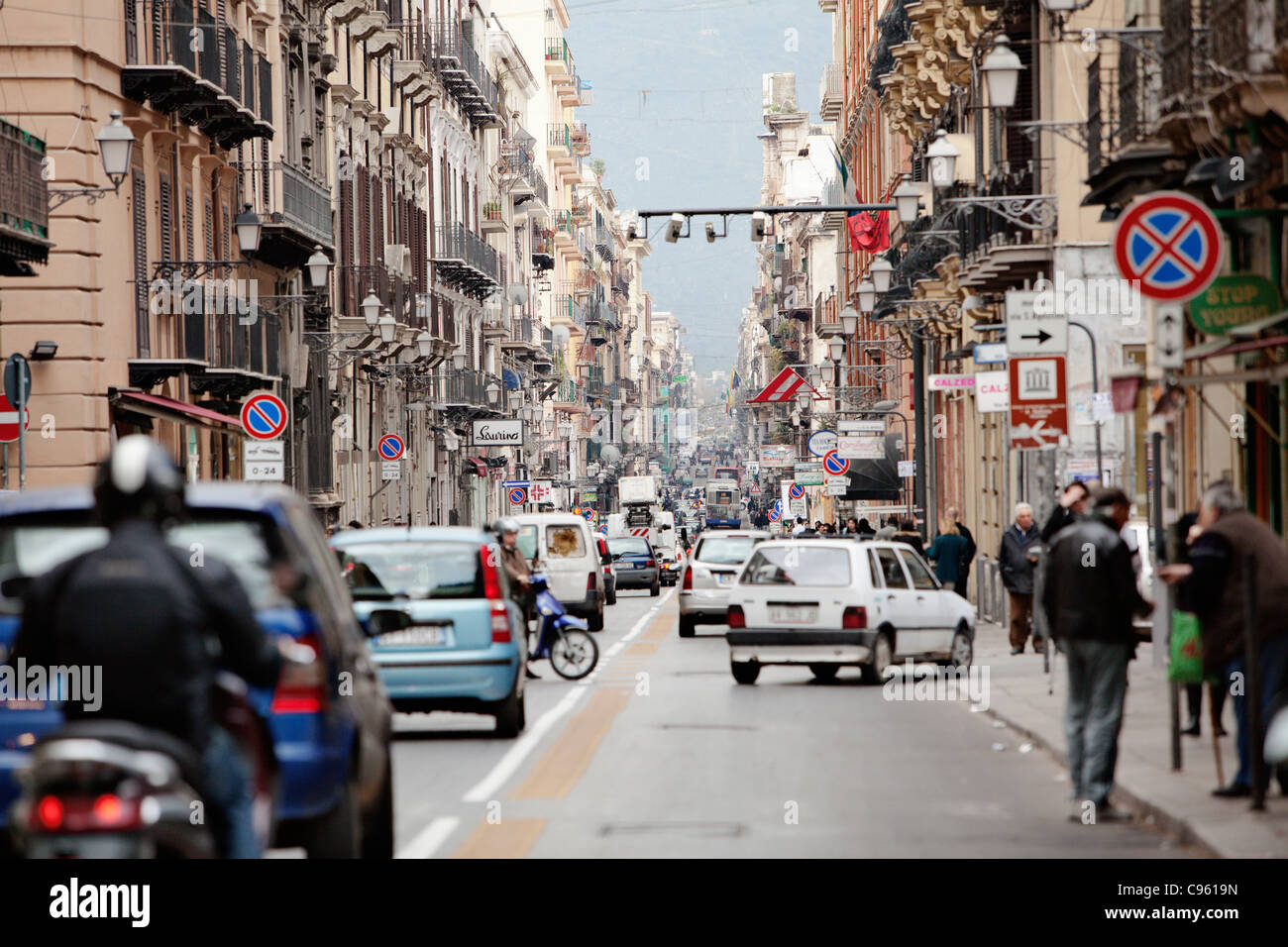 Palermo street view hi-res stock photography and images - Alamy