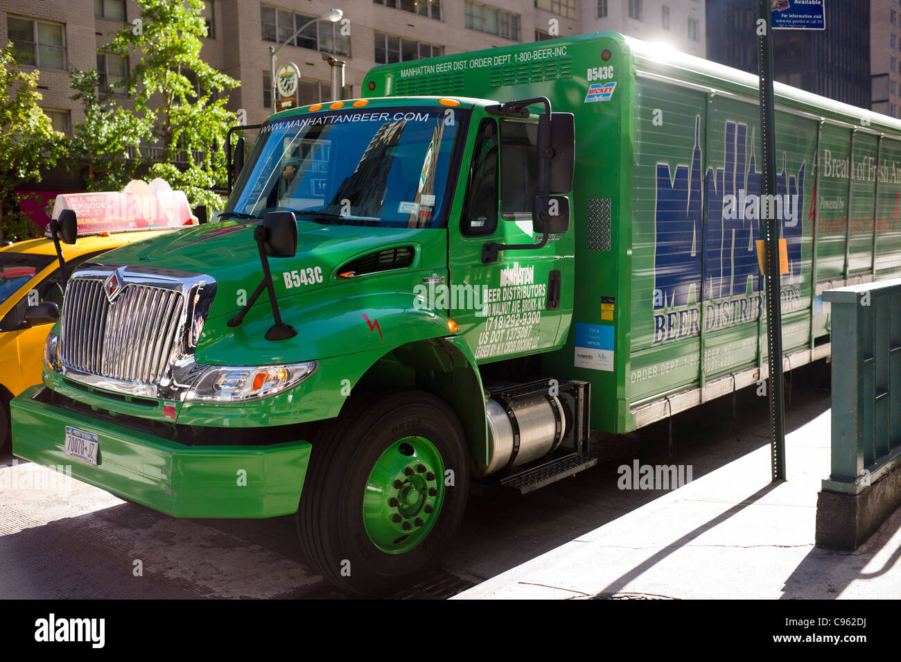 Green lorry hi-res stock photography and images - Alamy