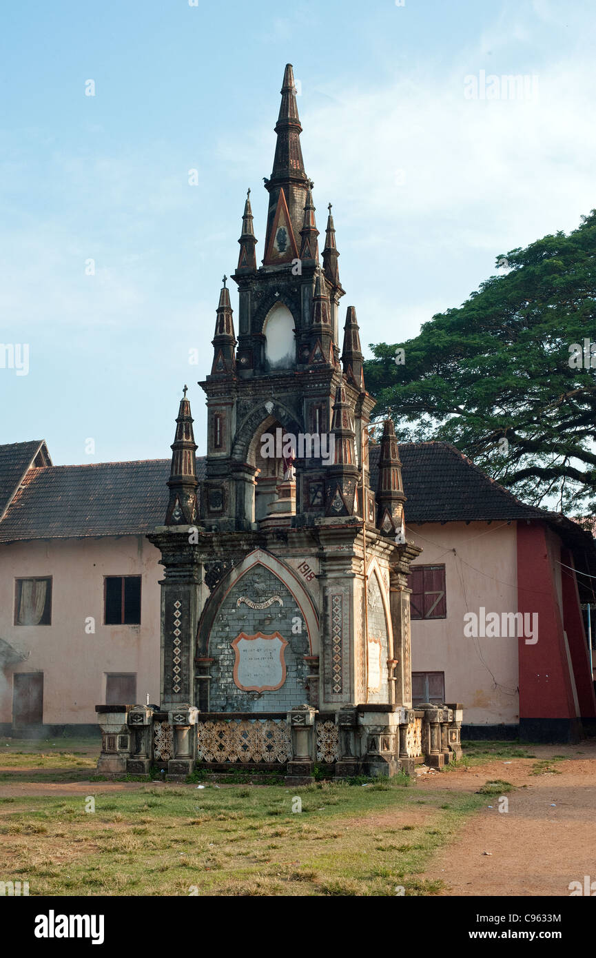 Historical religious structure hi-res stock photography and images - Alamy