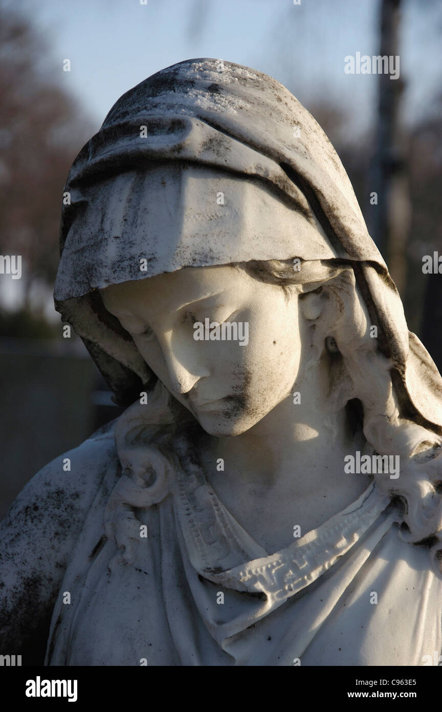 grave figure at Vienna's Central Cemetery Stock Photo - Alamy