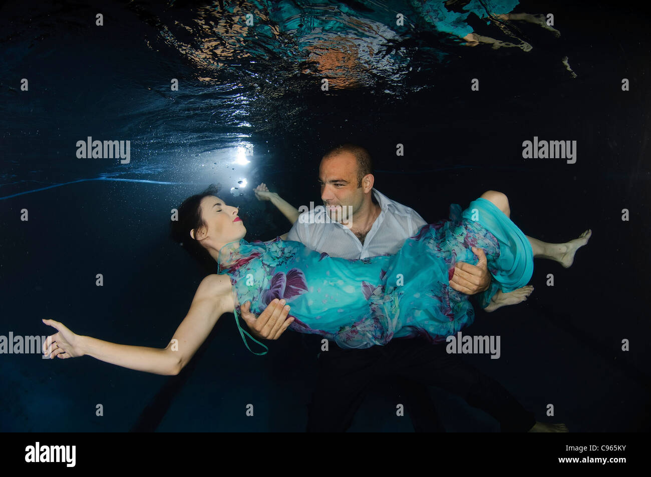 Romantic couple kissing swimming pool hi-res stock photography and ...