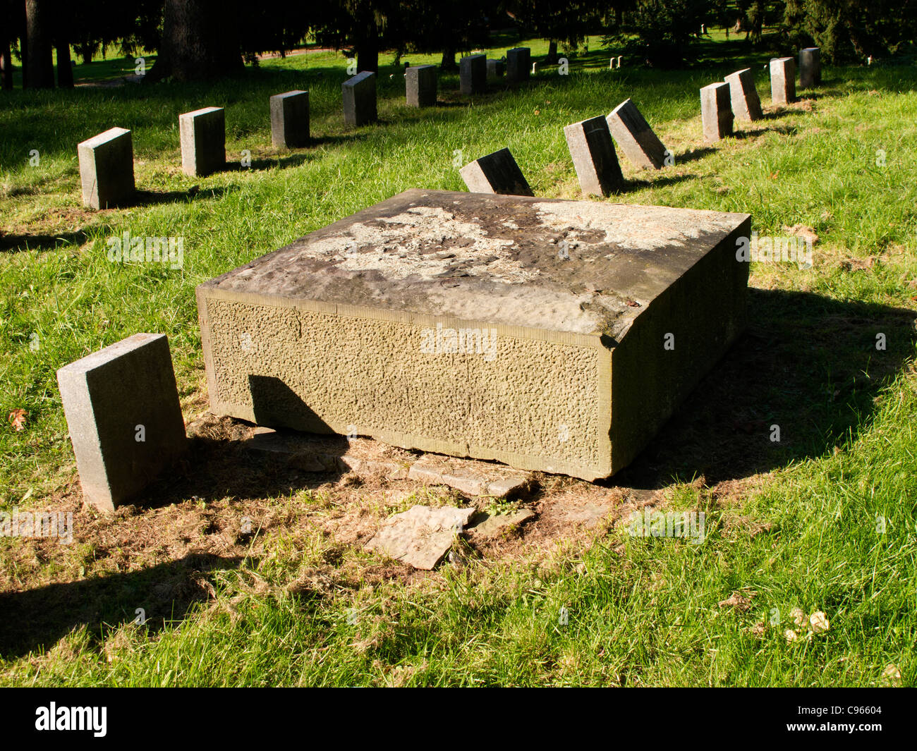 Prone gravestone hi-res stock photography and images - Alamy