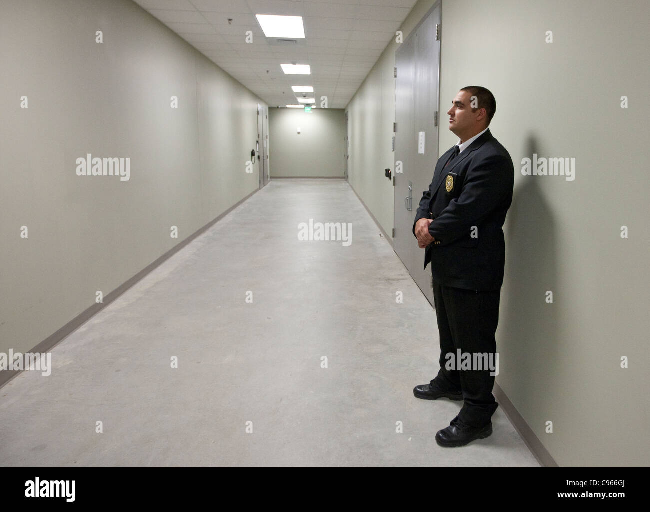 Empty hallway hi-res stock photography and images - Alamy