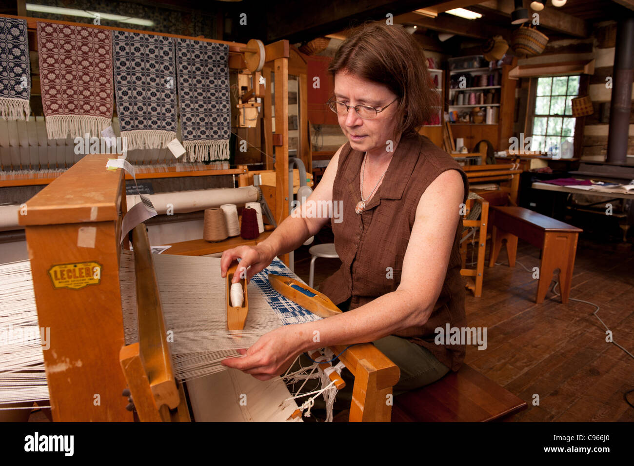 Woman weaving on a loom in shop Stock Photo - Alamy