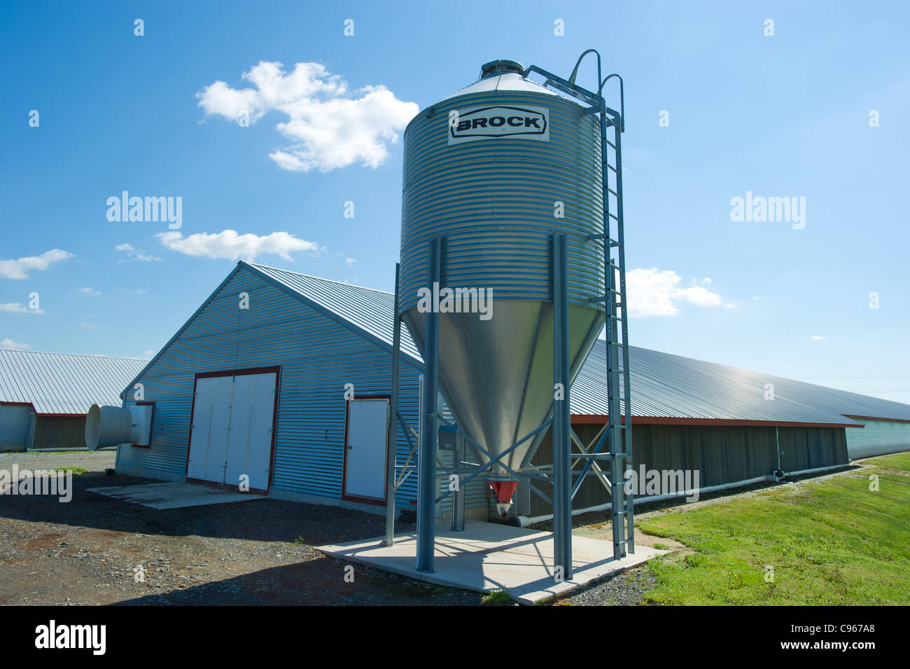 Silo and barn structure on farm Stock Photo - Alamy