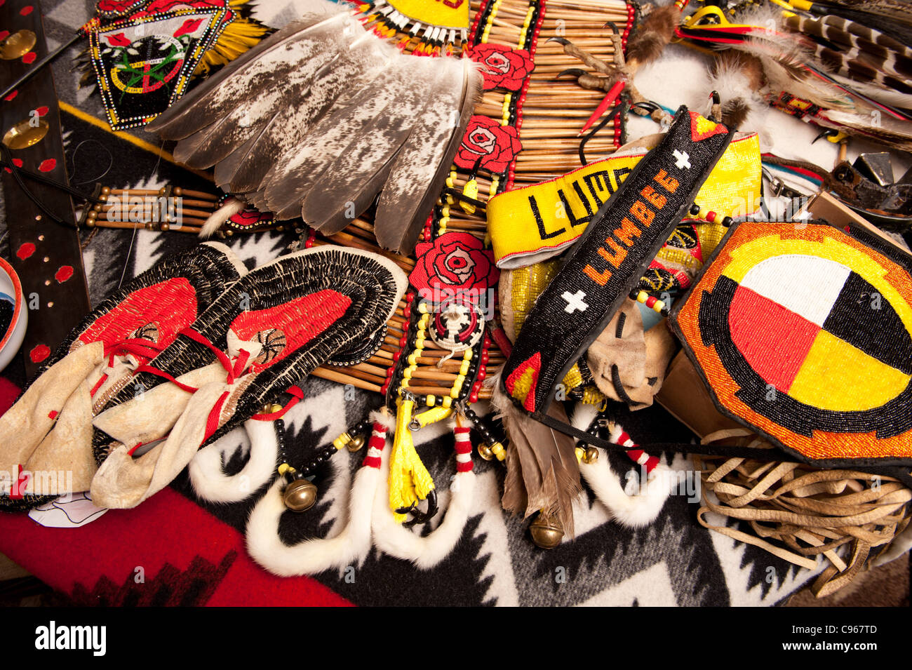 Native regalia hi-res stock photography and images - Alamy
