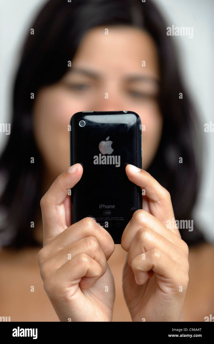 Selective focus photo of woman texting on iPhone Stock Photo - Alamy
