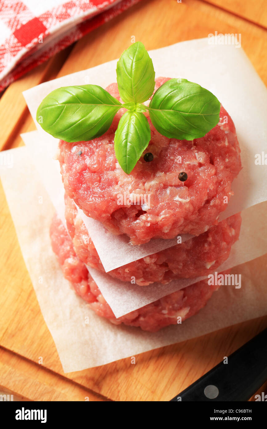Pile raw meat patties on hi-res stock photography and images - Alamy