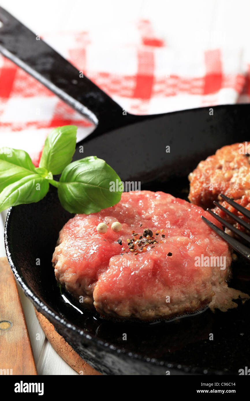 Frying beef patties hi-res stock photography and images - Alamy