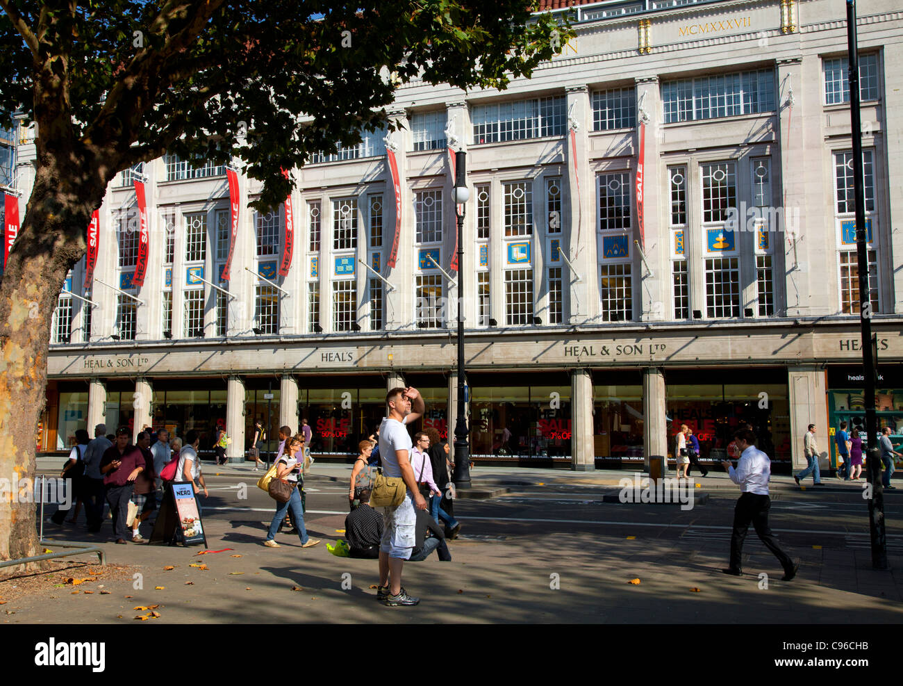 Tottenham court road shops hi-res stock photography and images - Alamy