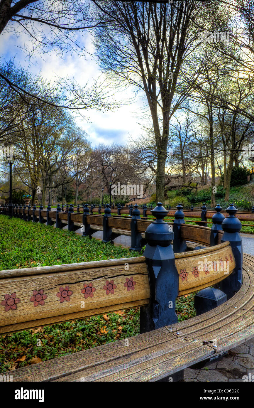 Central park bench hi-res stock photography and images - Alamy
