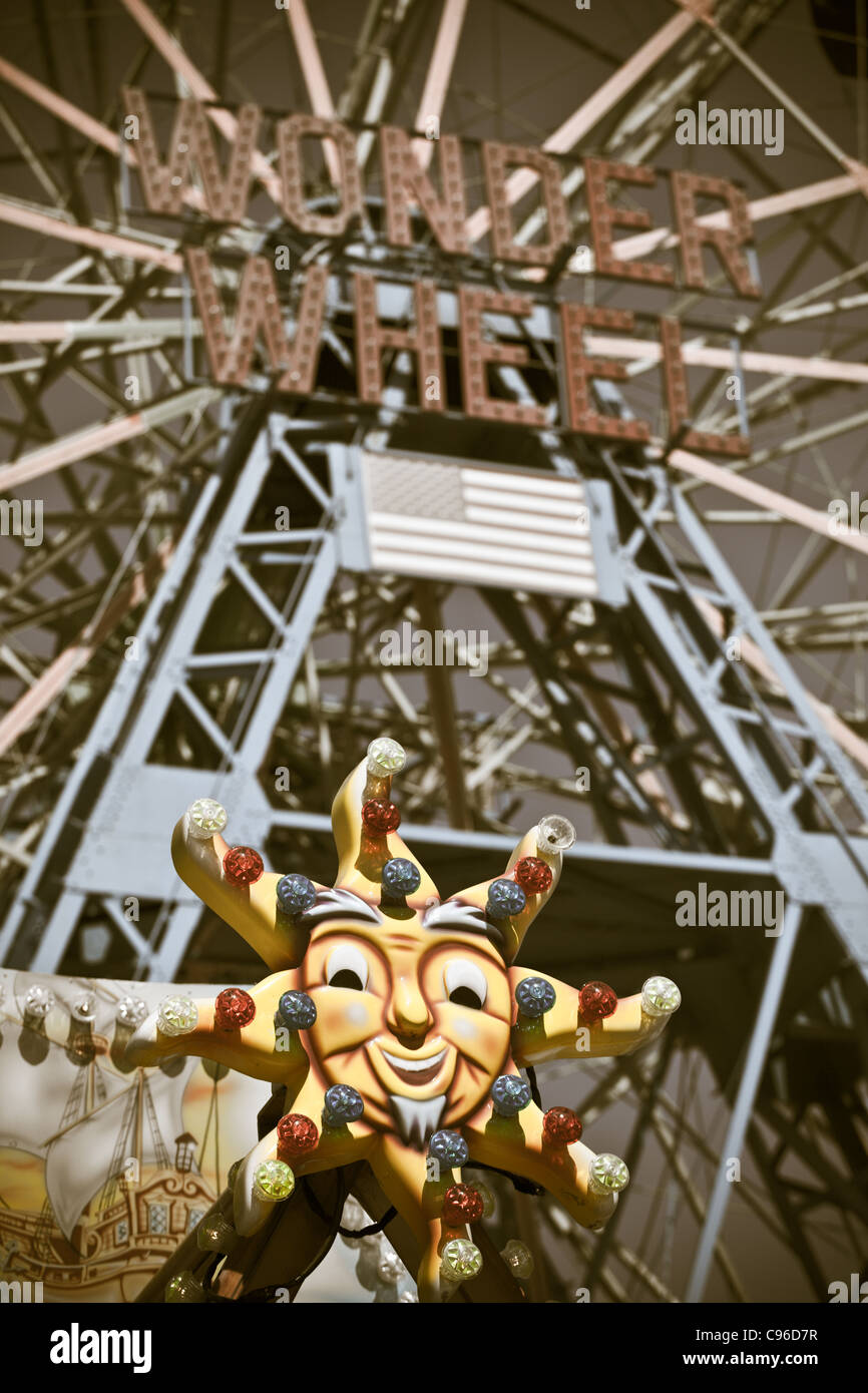 The Famous Wonder Wheel Stock Photo - Alamy