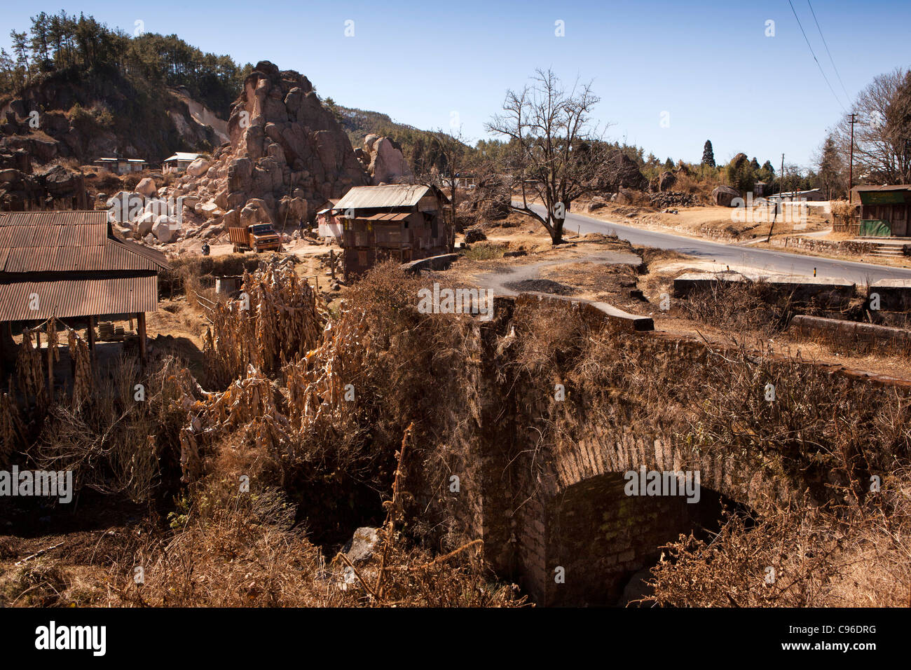 India stone quarries hi-res stock photography and images - Alamy