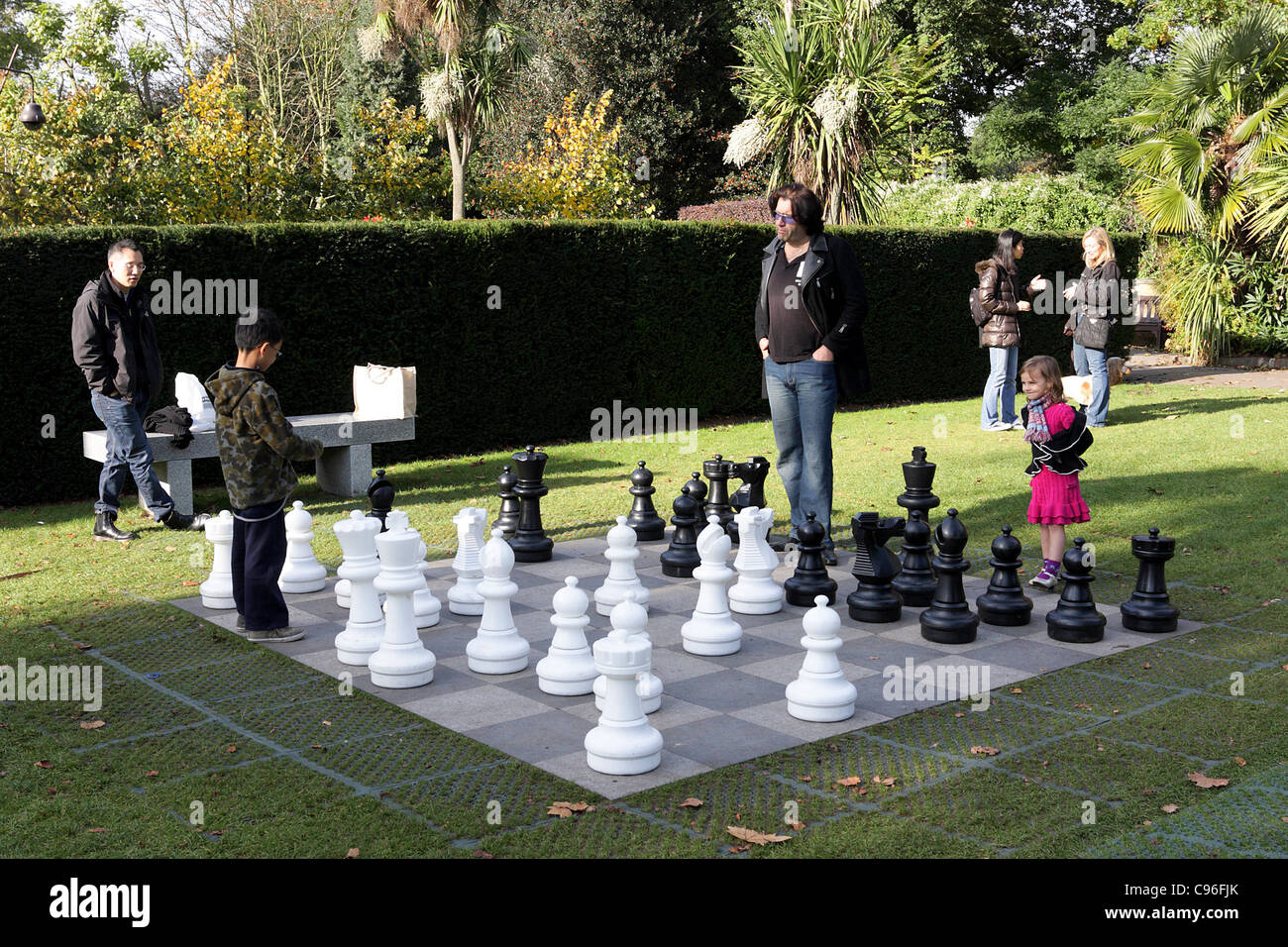 Public chess game in a park hi-res stock photography and images - Alamy