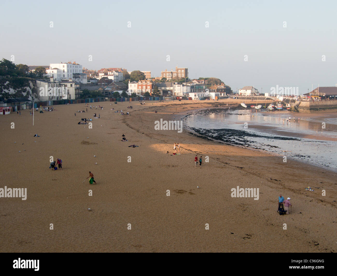 Broadstairs pier harbour hi-res stock photography and images - Alamy