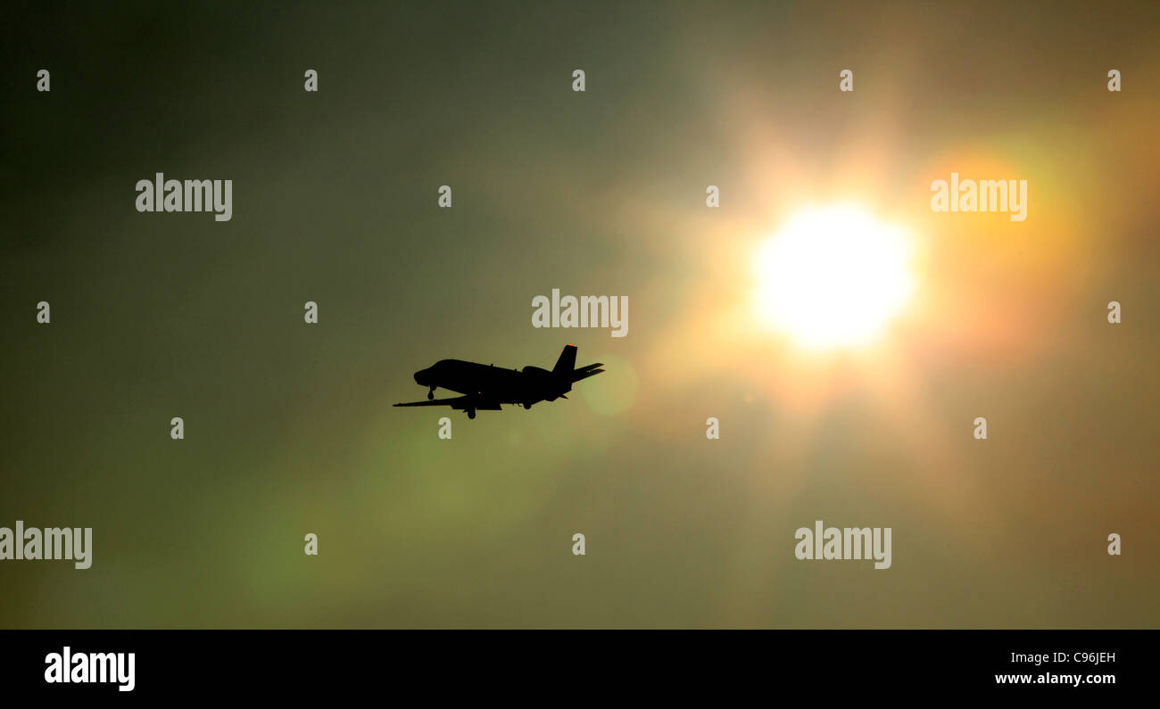 Here comes the airplane hi-res stock photography and images - Alamy