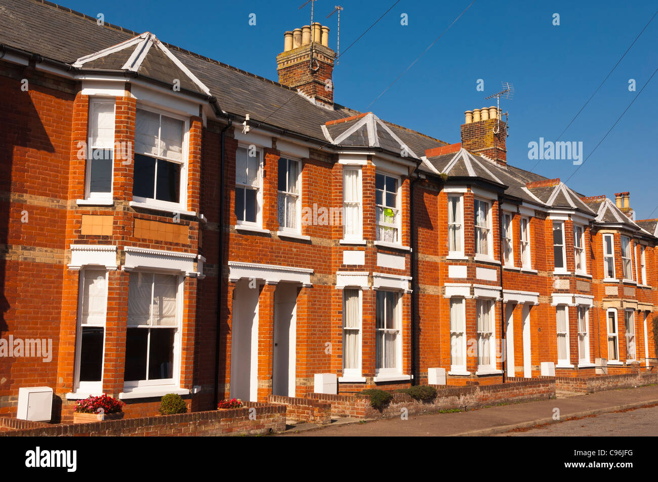 Row of terraced houses hi-res stock photography and images - Alamy