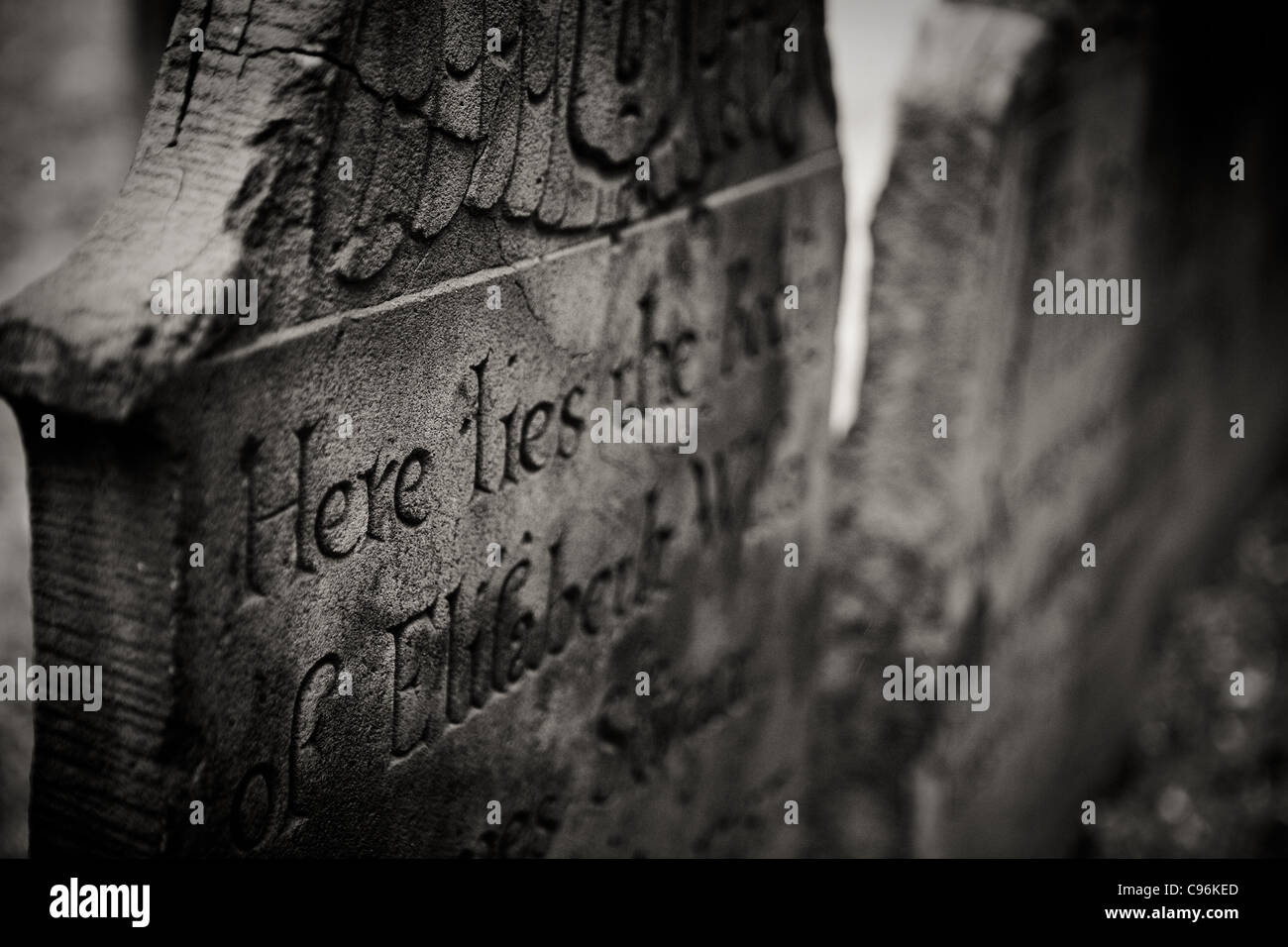 Old gravestone engraving hi-res stock photography and images - Alamy