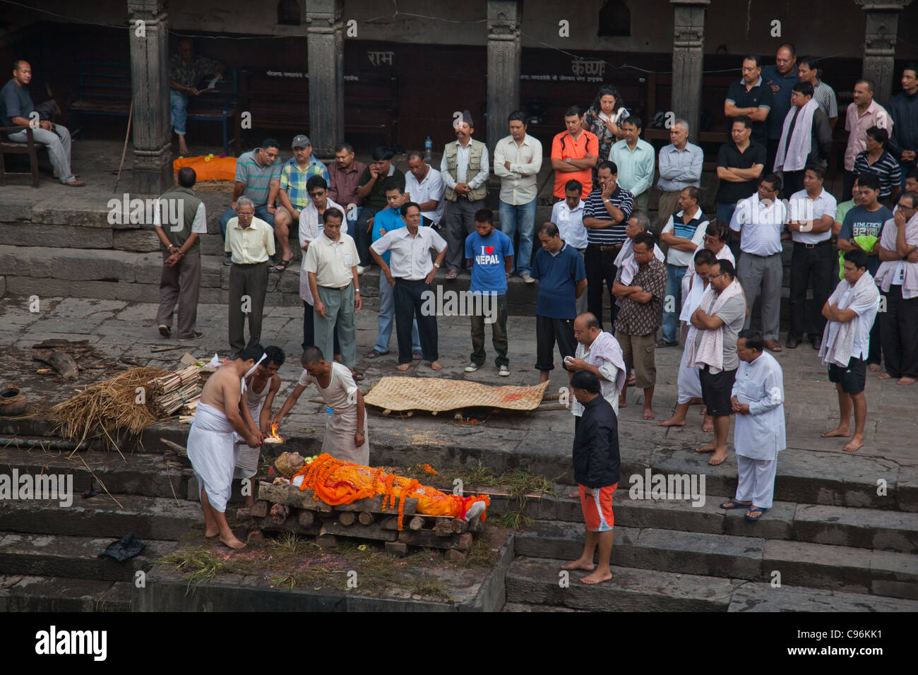 A funeral is getting ready by the Bagmati river Stock Photo - Alamy
