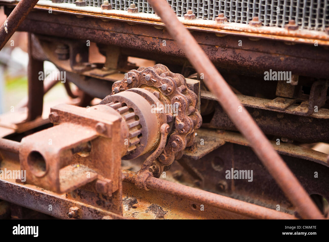 rusted chain and gears on antique farm equipment Stock Photo - Alamy