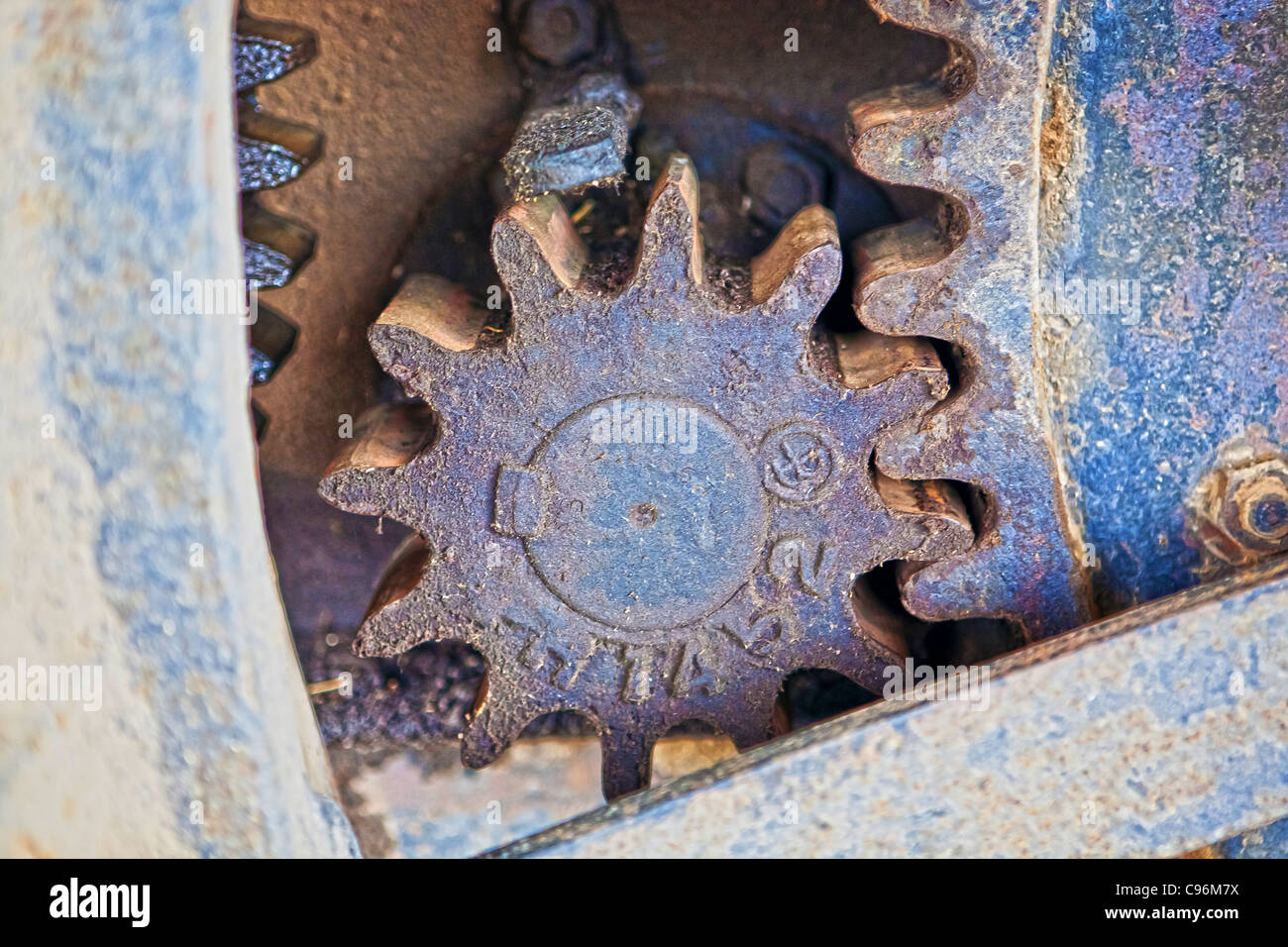 Gears on antique farm machinery hi-res stock photography and images - Alamy