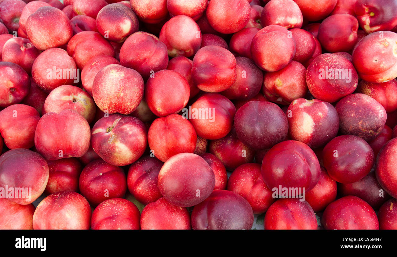 White nectarine hi-res stock photography and images - Alamy
