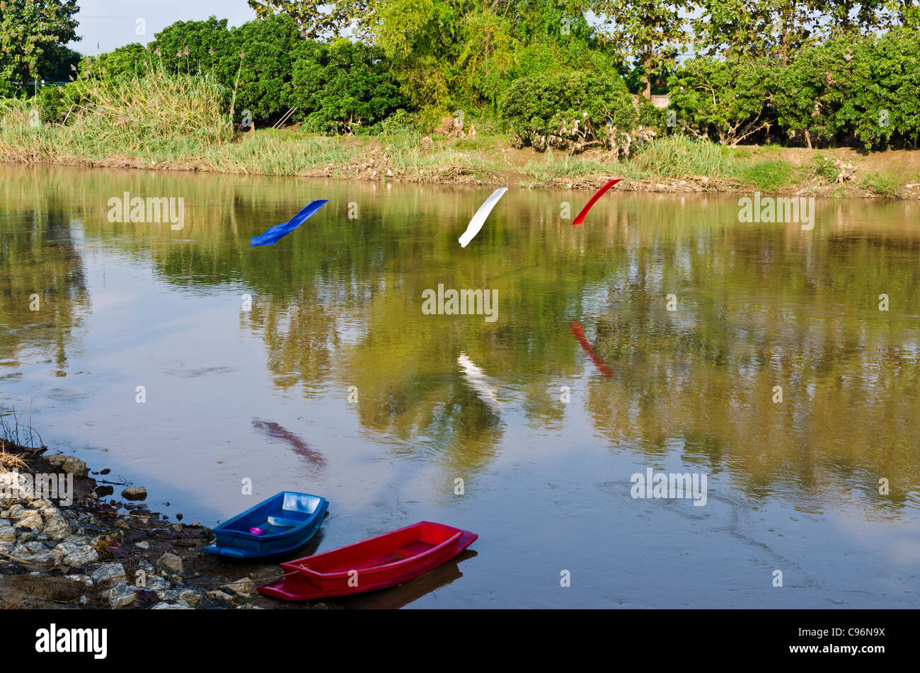 Red and blue boats hi-res stock photography and images - Alamy