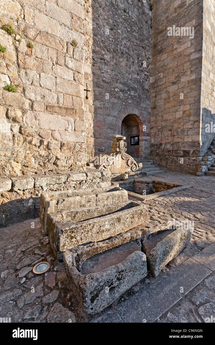 Medieval tombs hi-res stock photography and images - Alamy