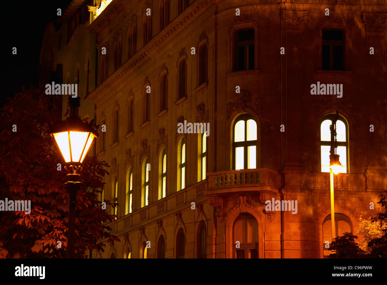 Lamp post night hi-res stock photography and images - Alamy