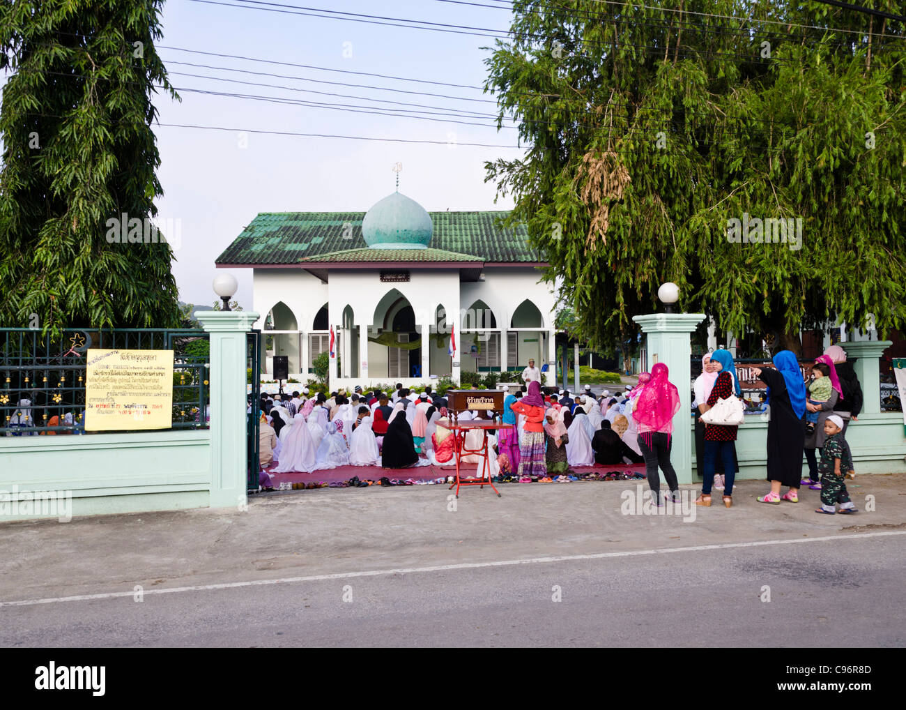 Muslim kids worship hi-res stock photography and images - Alamy