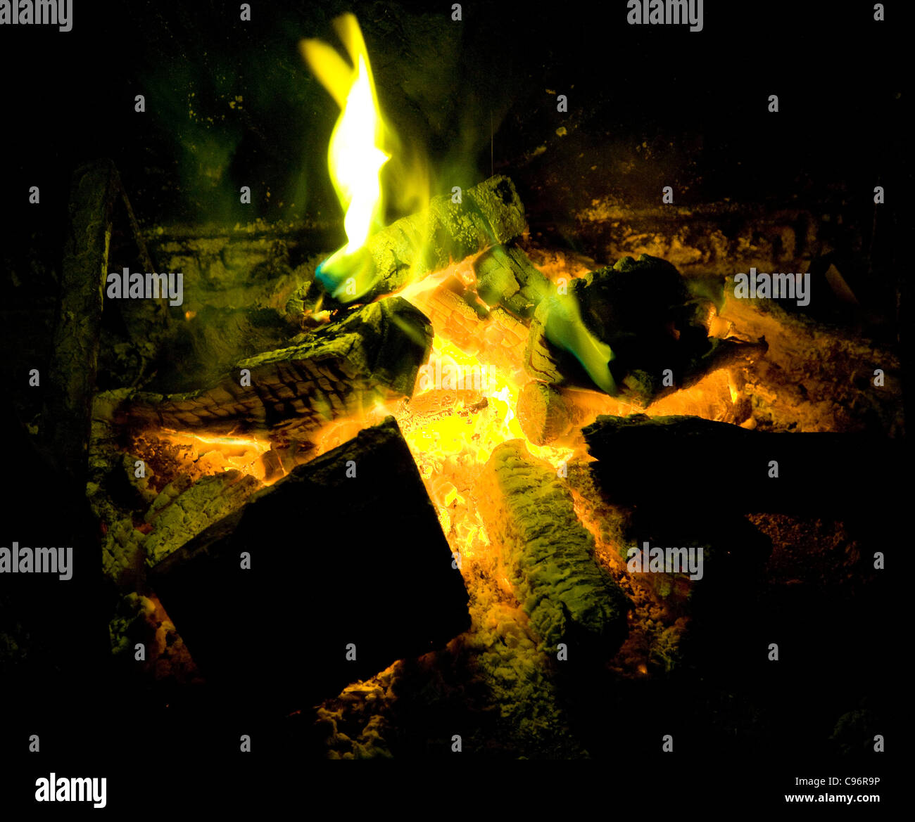 A log fire Stock Photo - Alamy