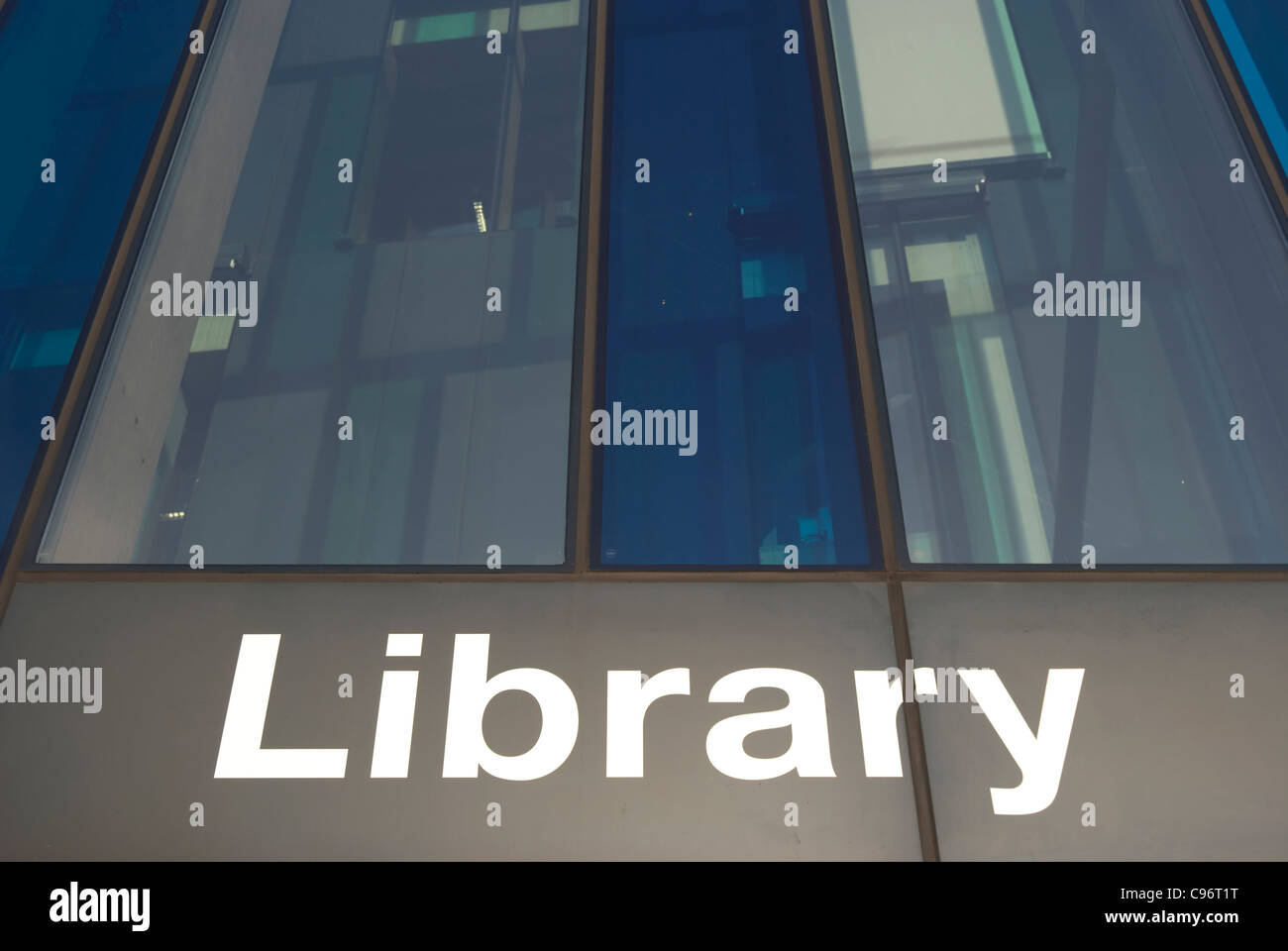 Library sign whitechapel hi-res stock photography and images - Alamy