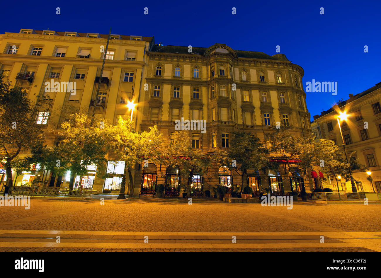 European square hi-res stock photography and images - Alamy