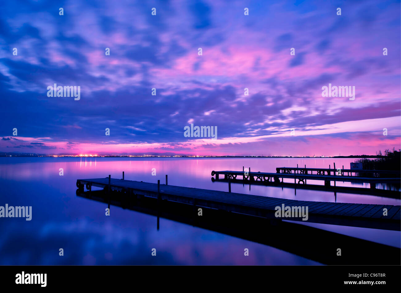 Vivid sunset colors hi-res stock photography and images - Alamy