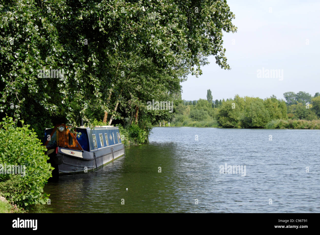 Houseboat at River Thames at Shiplake South Oxfordshire Stock Photo - Alamy