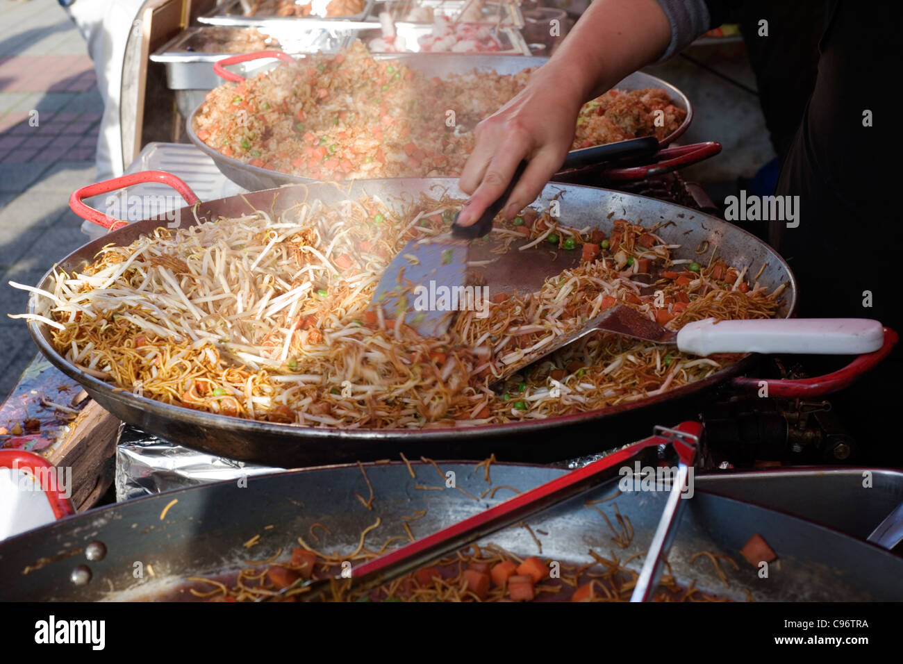 Asian street cook High Resolution Stock Photography and Images - Alamy