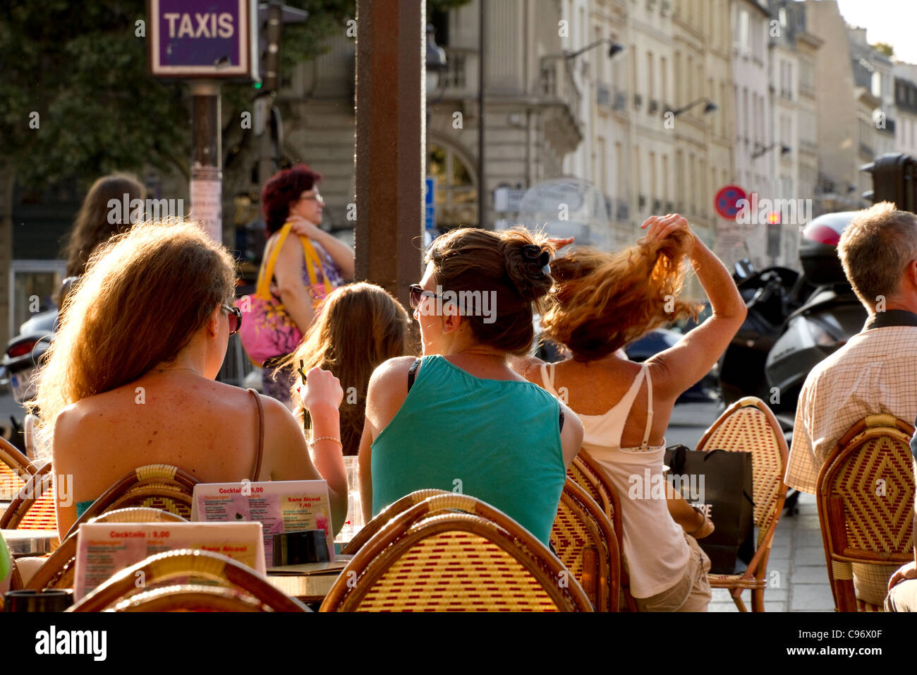 Paris a crowded cafe on the Place St Michel Stock Photo - Alamy