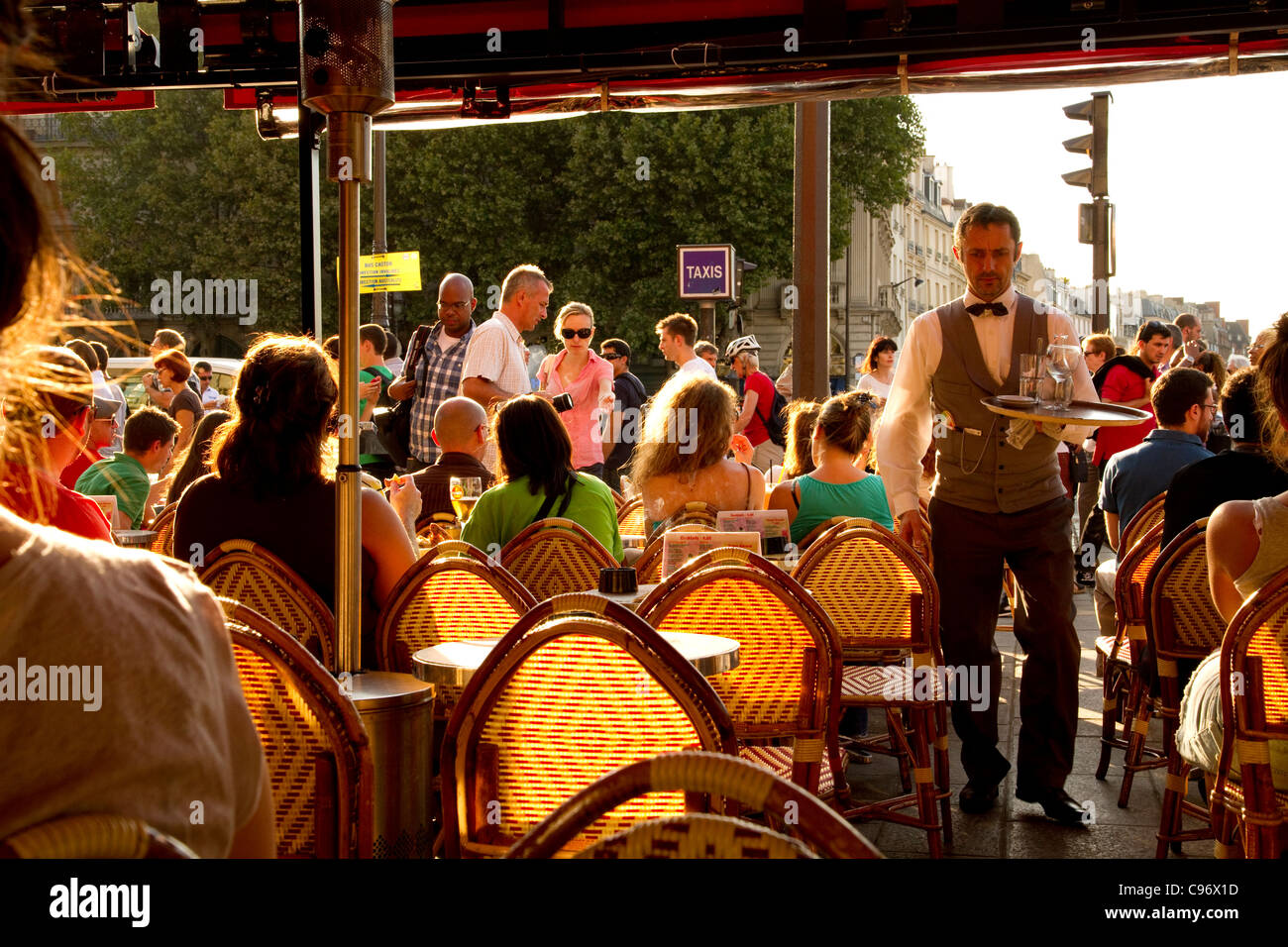 Paris a crowded cafe on the Place St Michel Stock Photo - Alamy