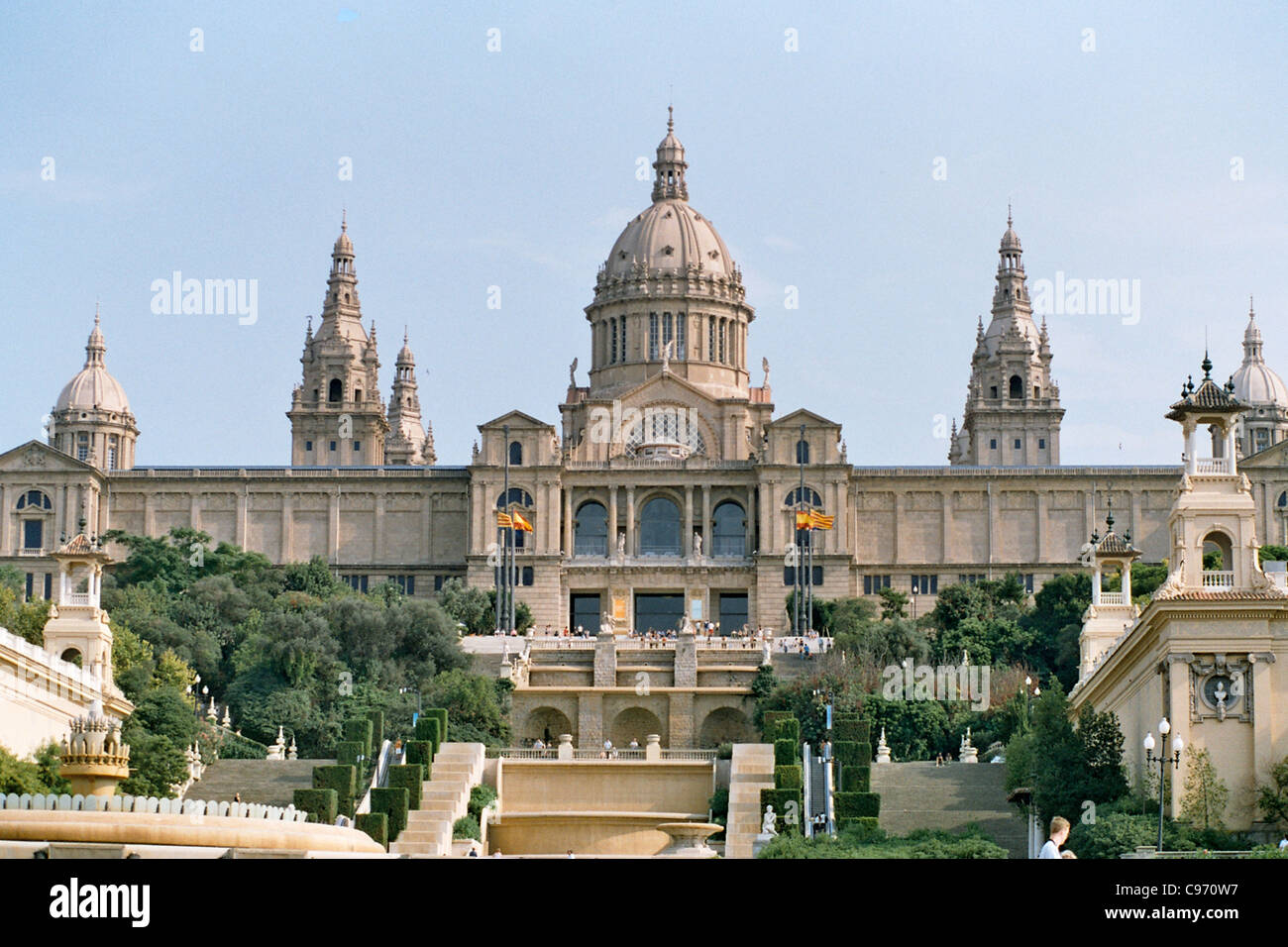 Barcelona (/bɑːrsəˈloʊnə/, Catalan: [bəɾsəˈlonə], Spanish: [barθeˈlona ...