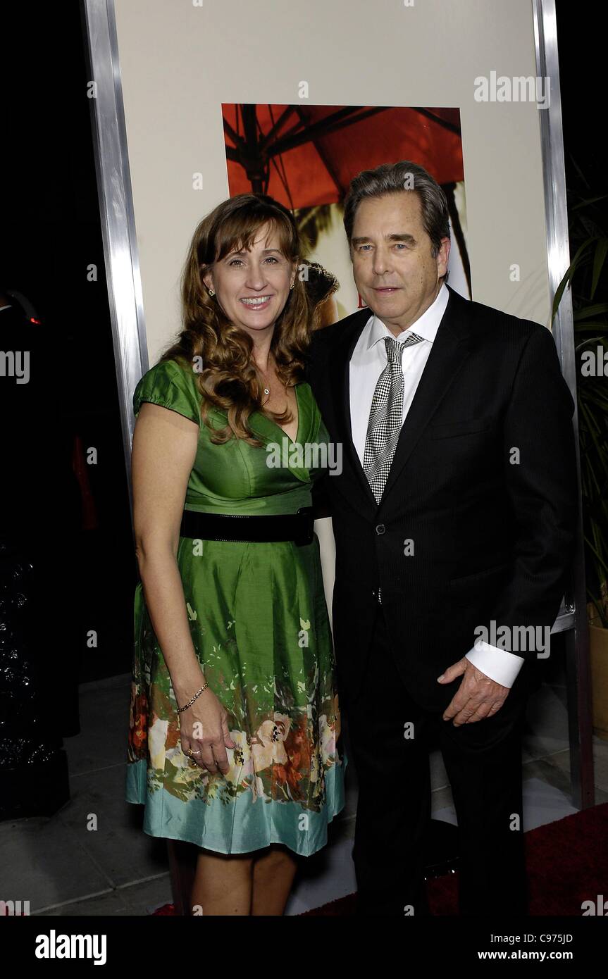 Wendy Treece, Beau Bridges at arrivals for THE DESCENDANTS Premiere ...